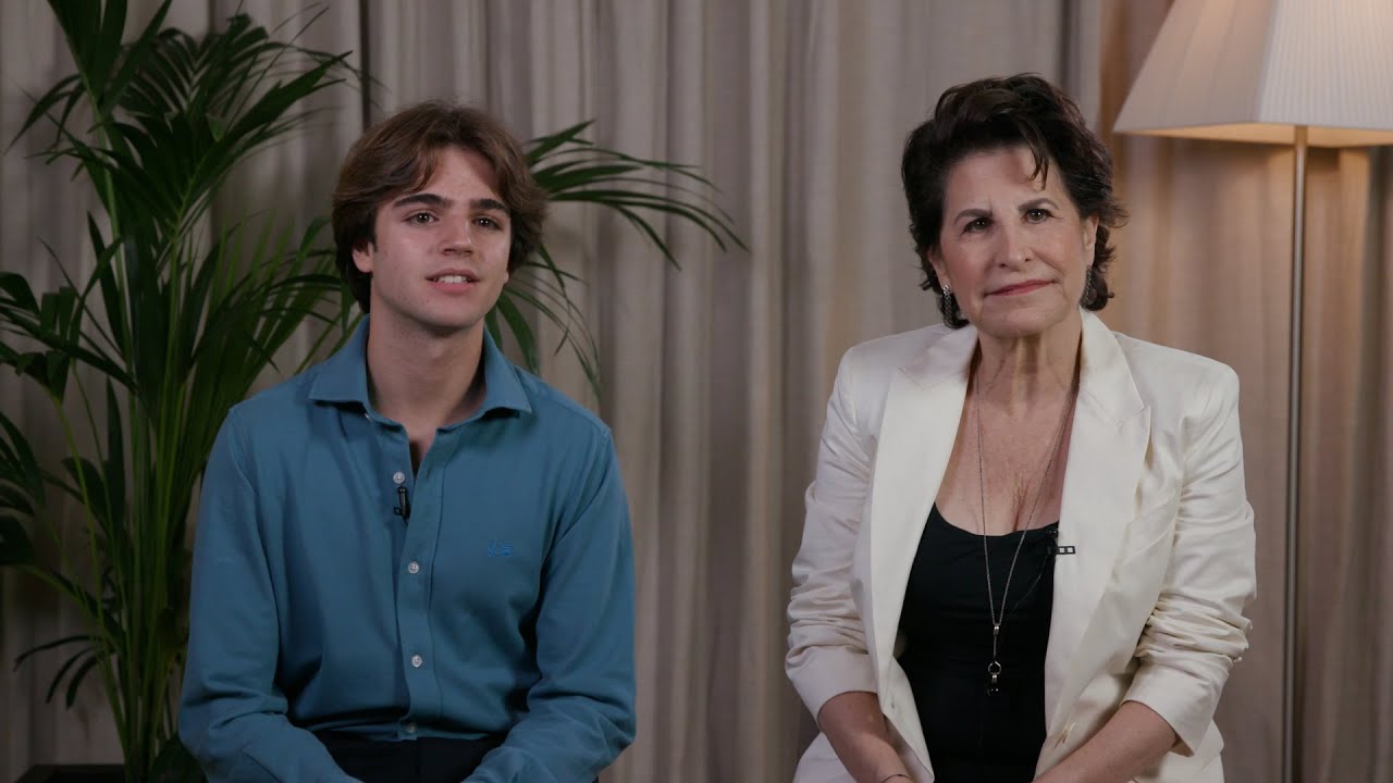 Matteo Artuñedo protagoniza 'La voz del sol', de Carol Polakoff - YouTube