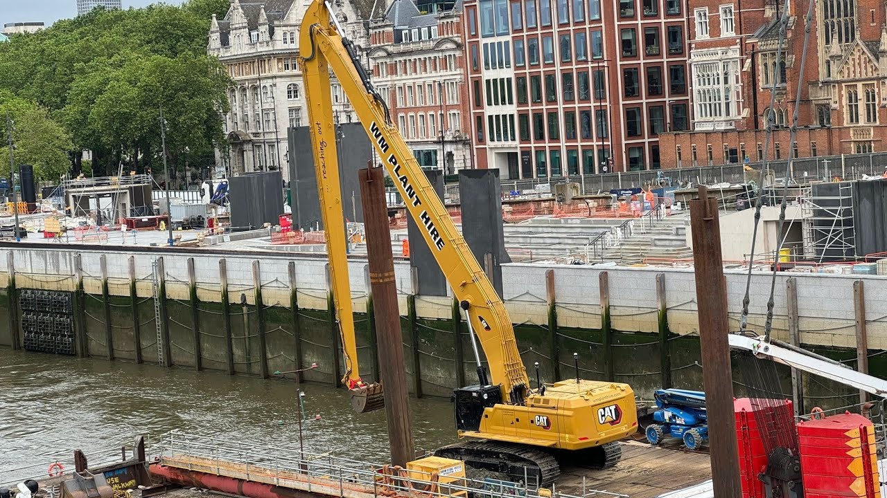 Cat 395 long reach excavator assembly - YouTube