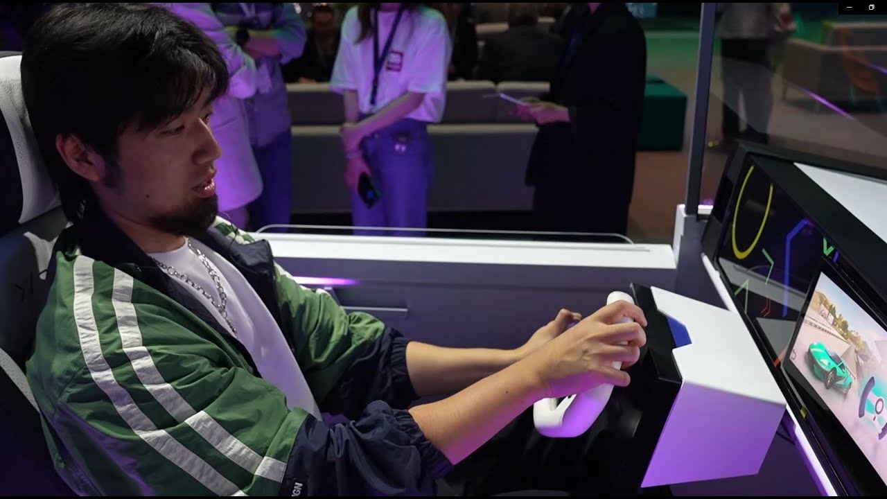 CARIAD China - Weibo influencer Jingyue tests CARIAD simulator Forward ...