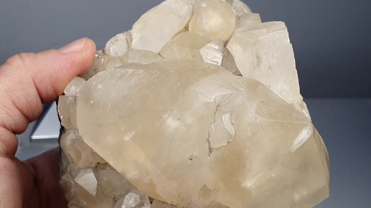 Calcite, Trèves, Gard, France. - YouTube