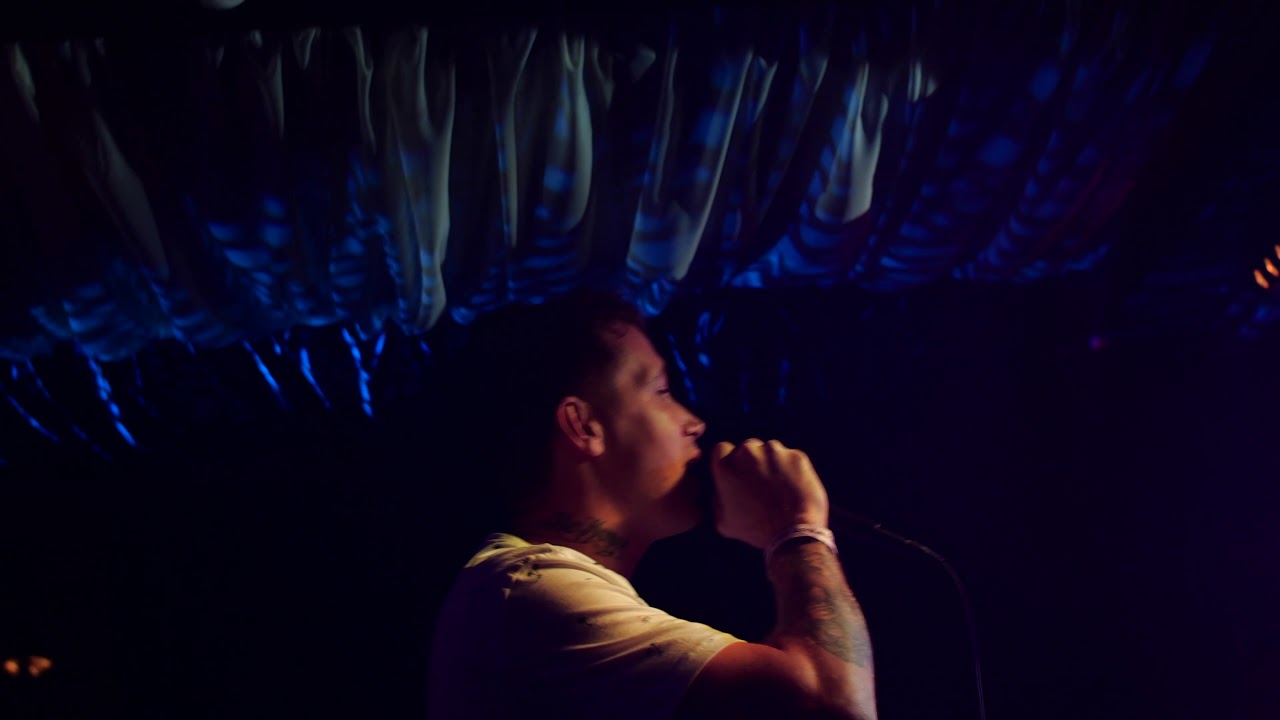 Cole Rippe performing "Awesome" at Voltaire - YouTube