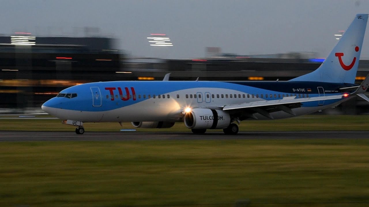 Hannover Airport | TUIfly Boeing 737-800 (sunset) landing at Hannover ...