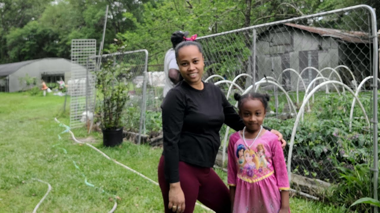 Live Gardening With The Grow Family NETWORK - YouTube