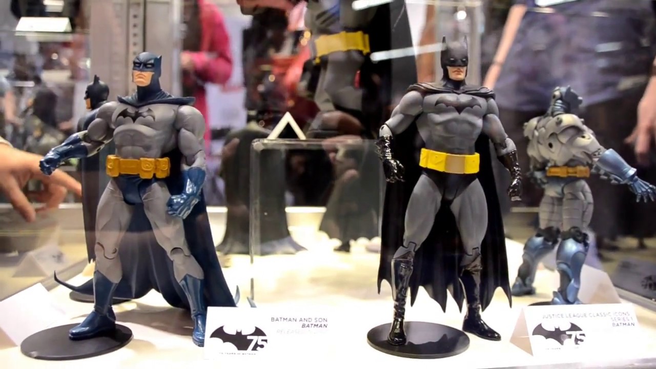 Batman 75 Years DC Comics Booth Display WonderCon 2014 - YouTube