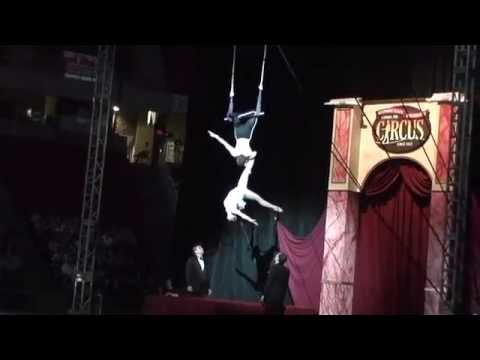 Clown Double Trapeze 2015 - YouTube