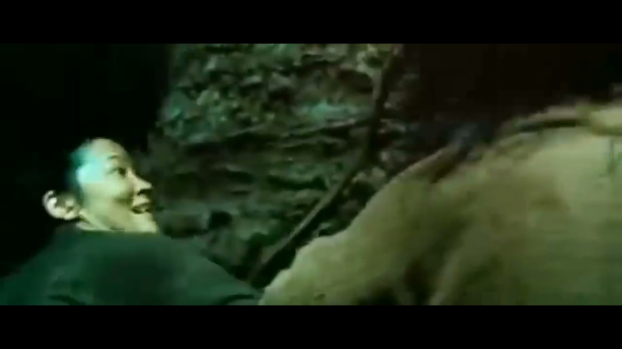 ONG BAK 2 -TONY JAA FIGHT SCENE(CLIP)/ENGLISH DUB - YouTube