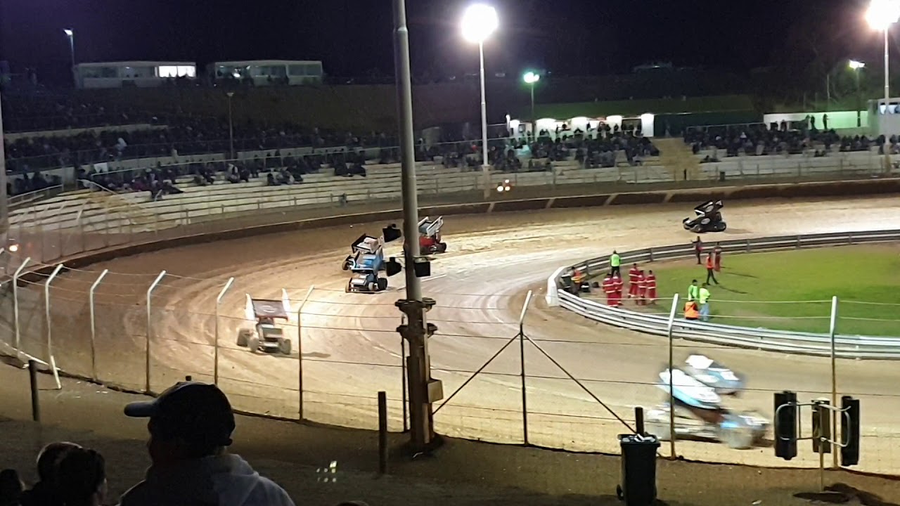 60 years 60 laps 60k A main night 2 Murray bridge speedway 2019 - YouTube