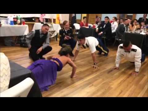 Female Beats Infantry Soldiers in Push-up Competition - YouTube