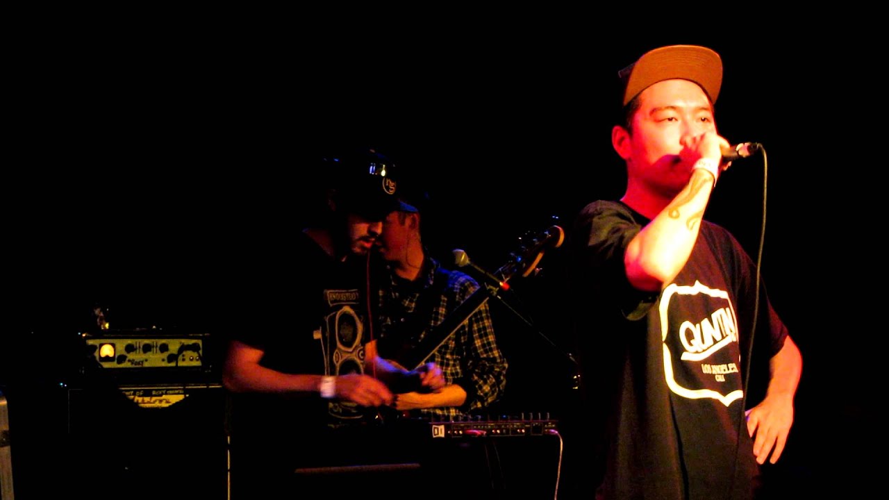 Dumbfoundead and DJ Zo - Rapper/DJ Warmups @ The Roxy - YouTube