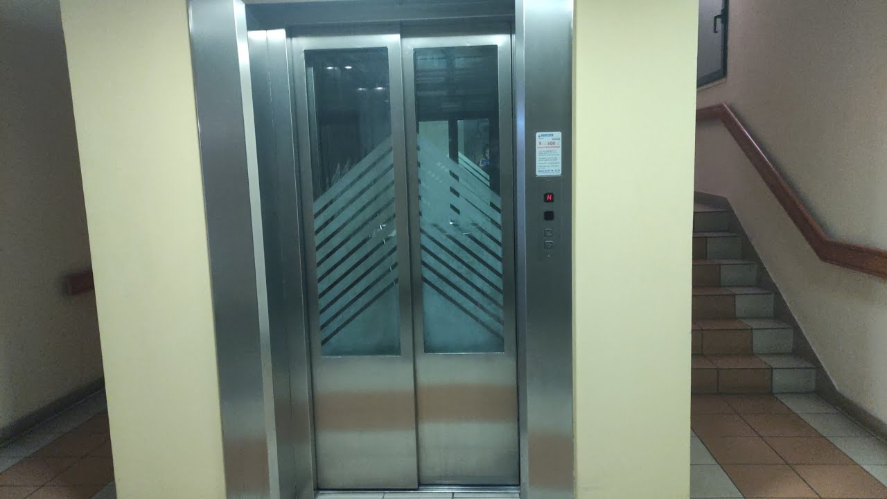 2000s Kleemann roped hydraulic elevator in mall - YouTube