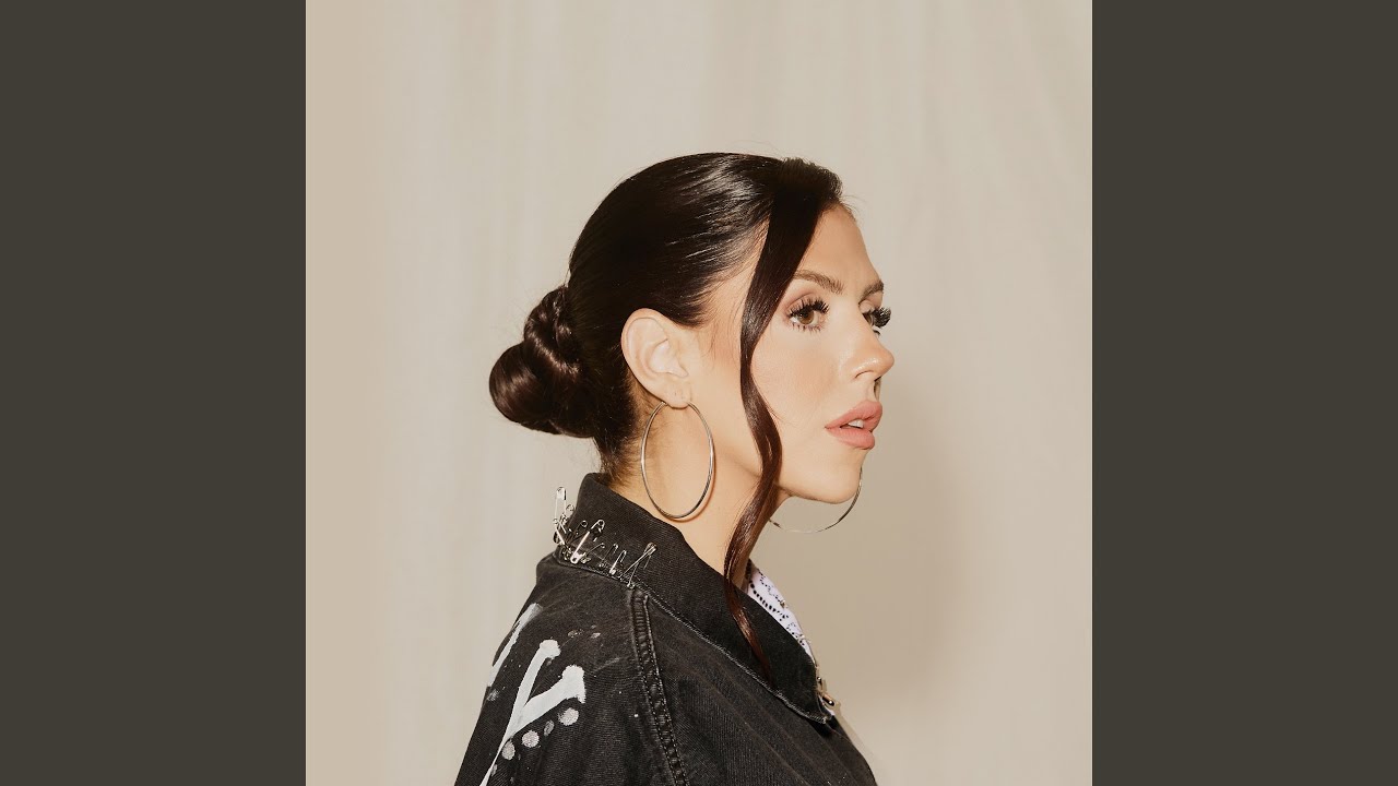 Lizzie Morgan - Pull Me Close / Because He Lives Chords - Chordify