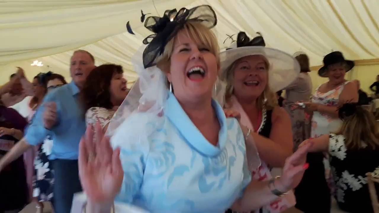 Swing singer Gary Grace performs 'That's Amore' www.garygrace.co.uk ...