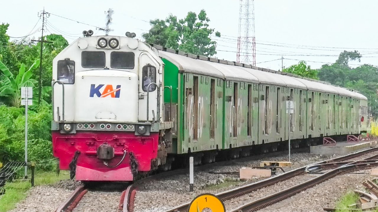 KERETA API INI DIBERHENTIKAN PAKSA OLEH PPKA UNTUK BERSILANG DENGAN ...