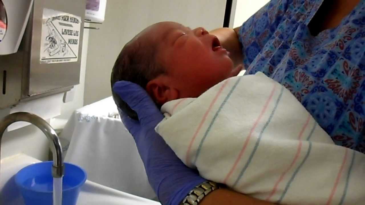 Isaac's first bath a the hospital - YouTube