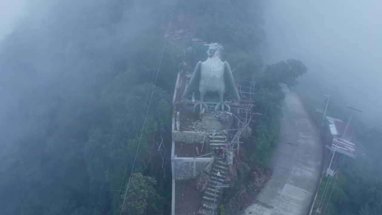PHILIPPINE EAGLE STATUE BARLIG, MOUNTAIN PROVINCE IN 4K - YouTube