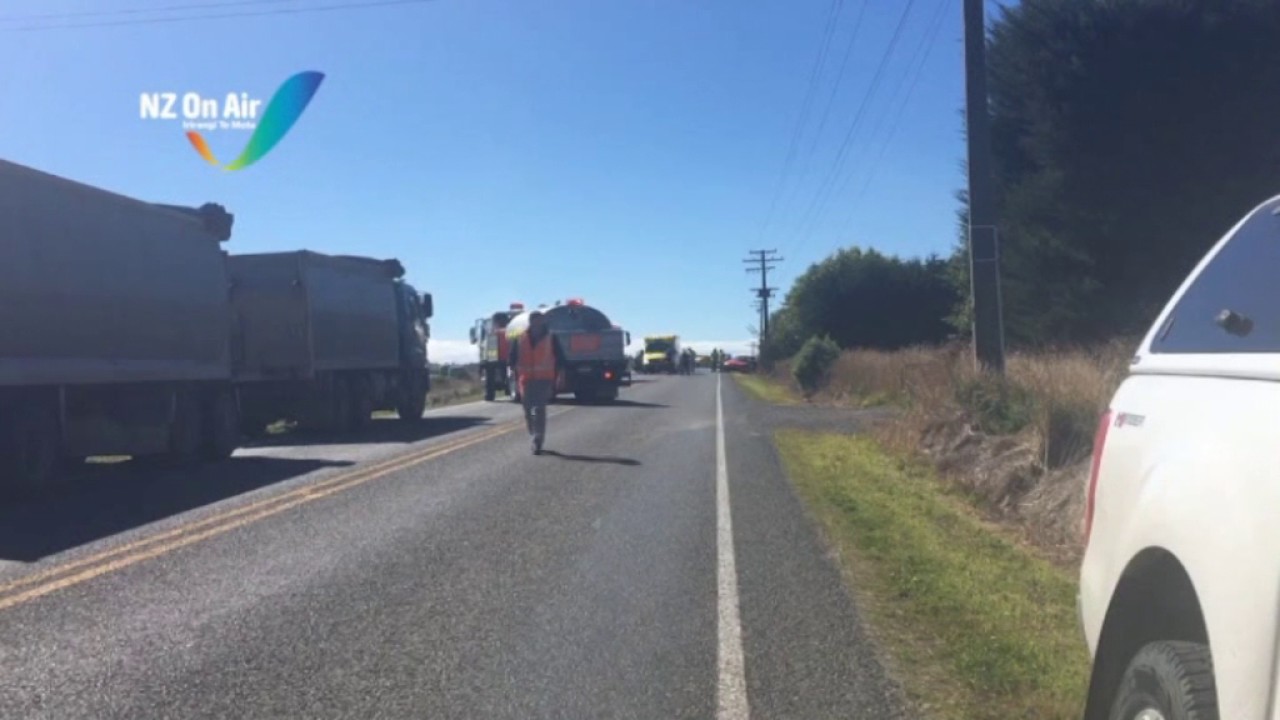 Head on crash near Invercargill - YouTube
