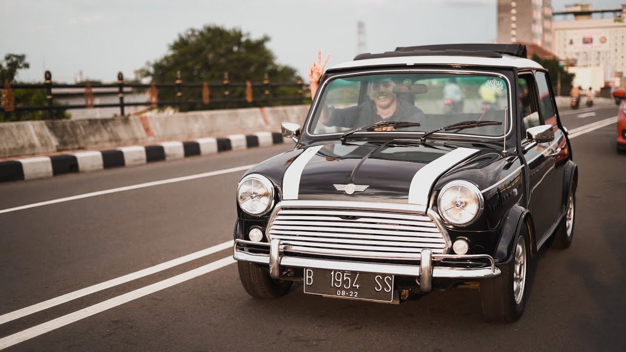 The Beauty of Mini Morris - YouTube