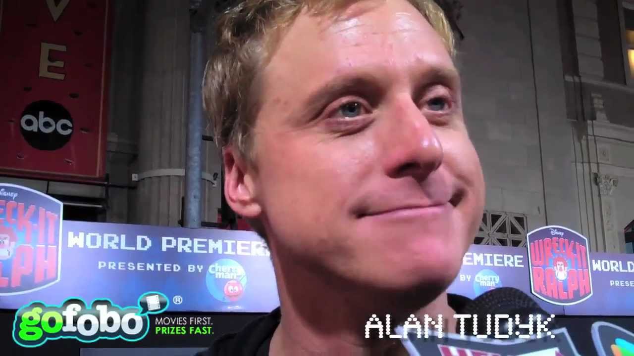 Wreck-It Ralph World Premiere - Alan Tudyk (King Candy) - YouTube