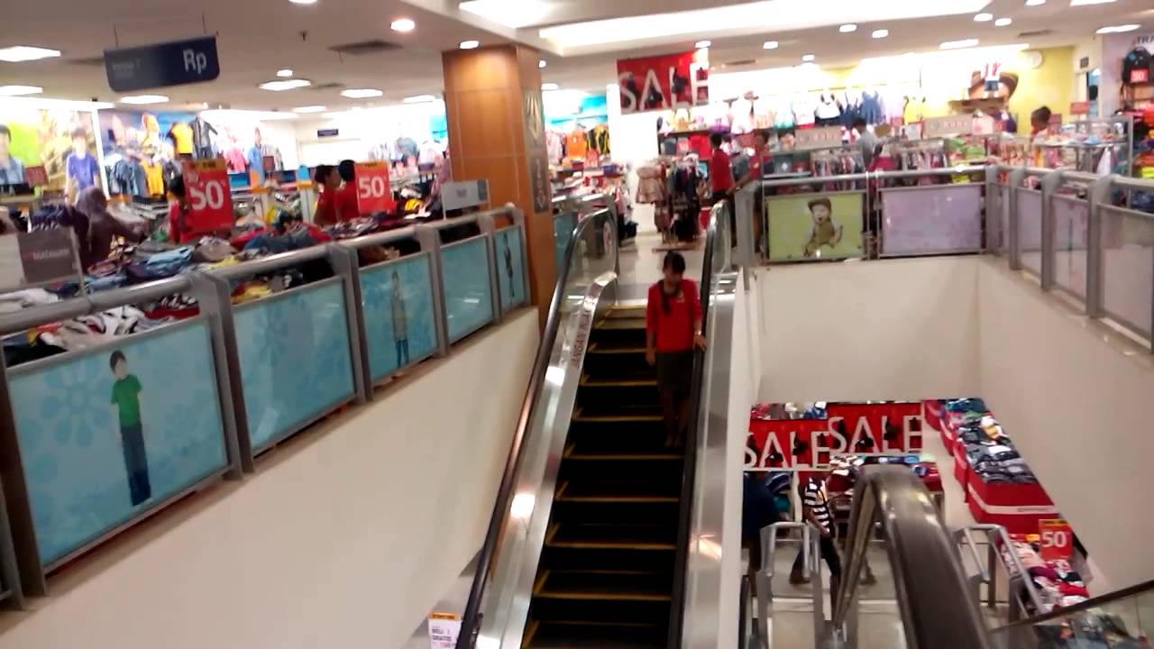 Tangga berjalan di Malioboro Mall, Matahari - YouTube