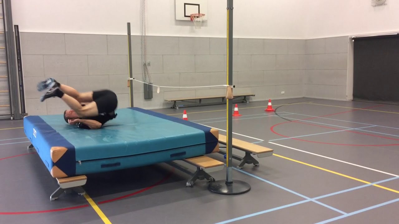 Gymles: Atletiek 4: Hoogspringen 2: Fosbury Flop - YouTube