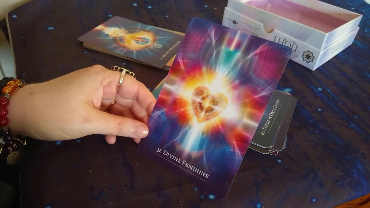 ⭐The Secret Language of Light🌟 💫Oracle cards unboxing and flip through ...