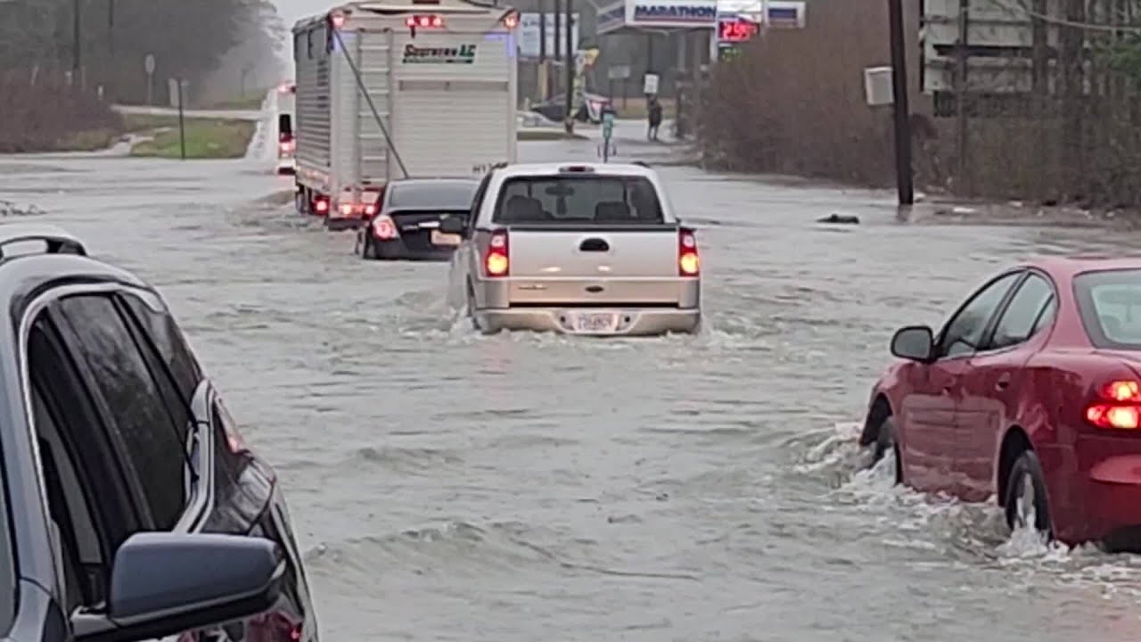 Highway 52 flooding - YouTube