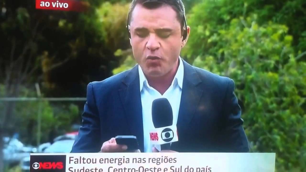 Reporter Da Globo Se Atrapalha Ao Dizer Jacarépagua Ao Vivo Youtube