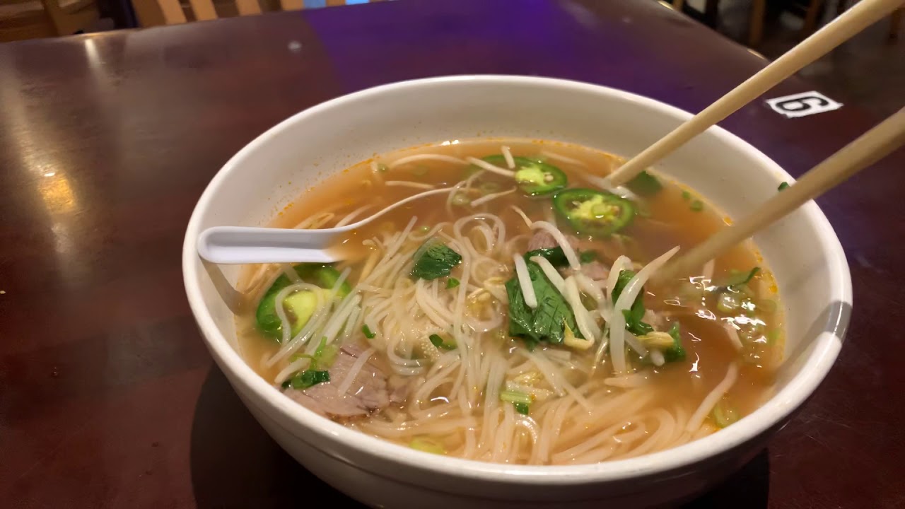 Pho 95 Vietnamese noodle soup - YouTube