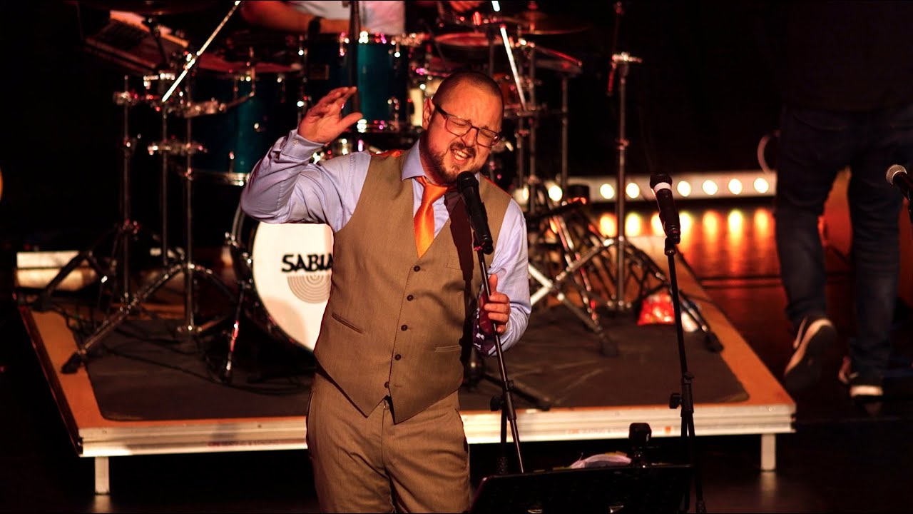 Rob Chandler performs with the Love Connection band - YouTube
