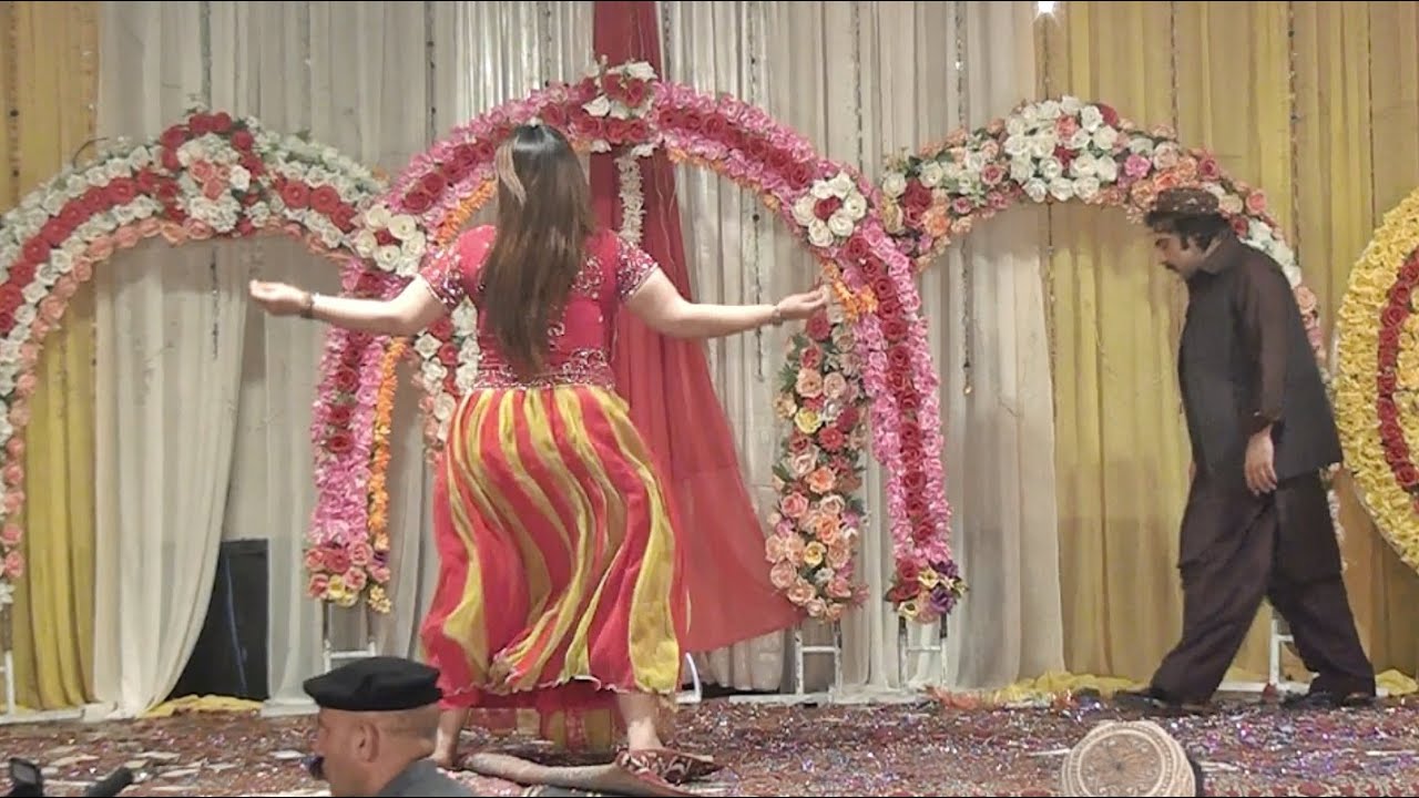 Neelam Gul & Ali Jamal Dance In Swat Musical Concert - YouTube