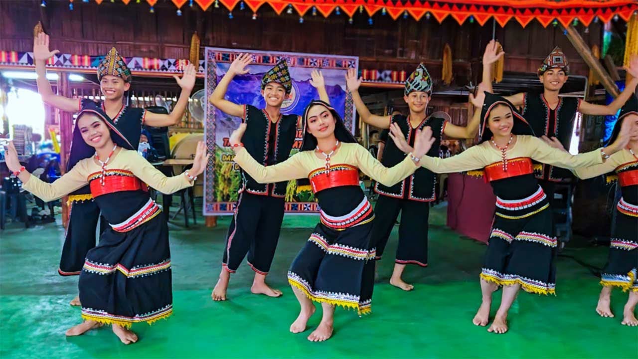 Tigol Nahandang by Dusun Tindal - YouTube