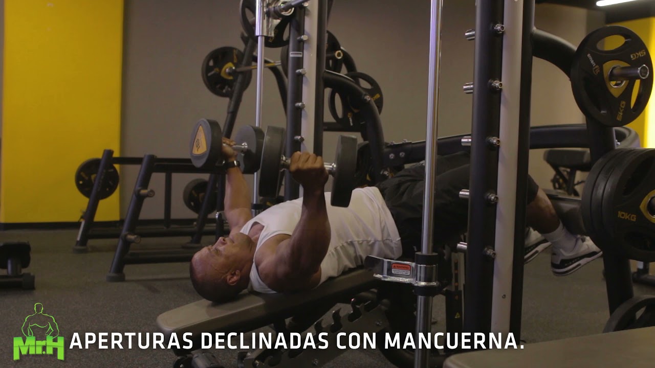 Ejercicio aperturas declinadas con mancuerna - YouTube