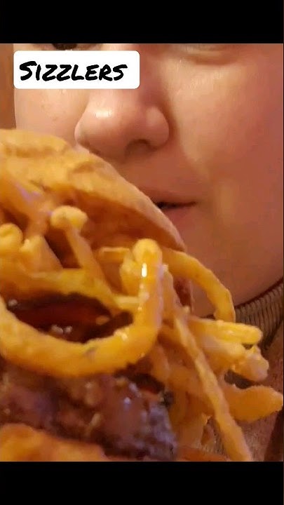 Giant hamburger at sizzlers #food #mukbang #foodie #foodlover #sizzlers #shorts #subscribe #2023 ...