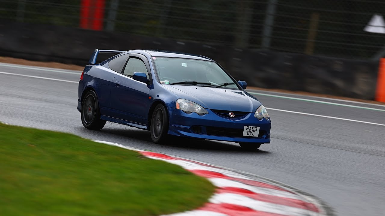 Honda Integra DC5 Type R - Brands Hatch Wet Lap - YouTube