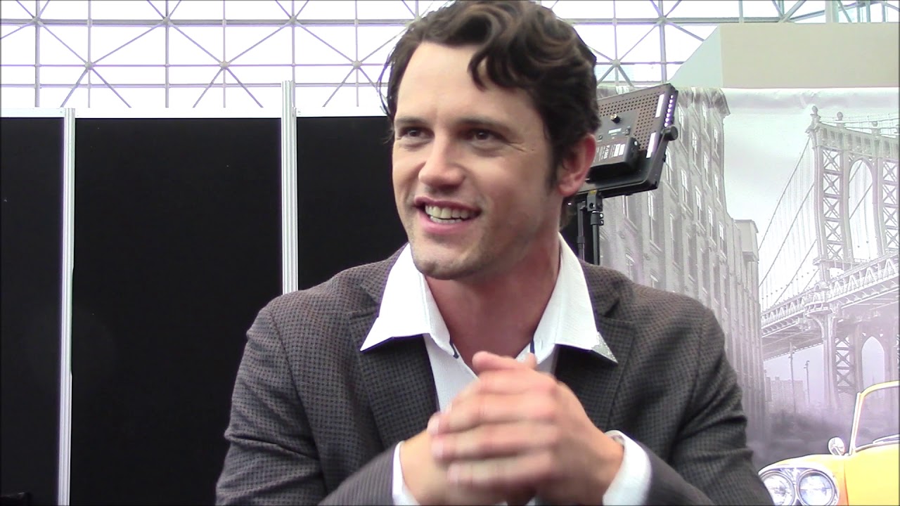 'Roswell, New Mexico' Series - Nathan Parsons Interview (NYCC) - YouTube