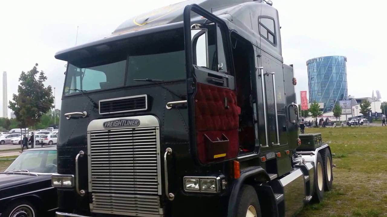 Freightliner FL Truck Cabover / COE - YouTube