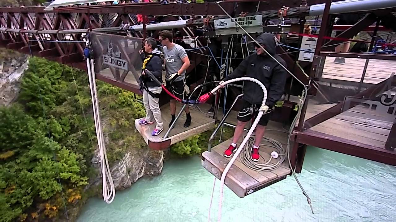 JEN BUNGY JUMPING QUEENSTOWN NZ - YouTube