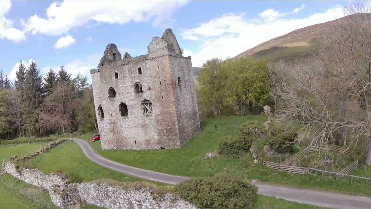 Newark Castle Selkirk Iflight nazgul v2 runcam 5 orange - YouTube