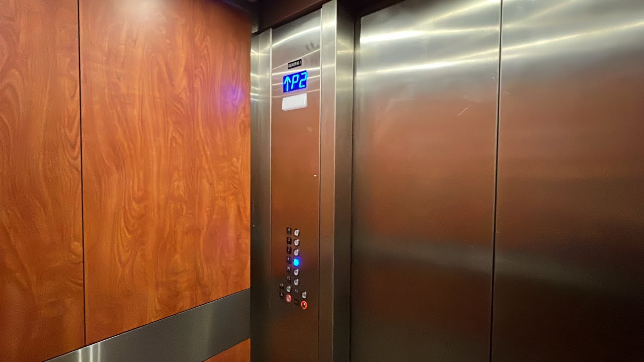 Modded US Traction Elevators at the Triangle Centre, Greenbelt MD - YouTube