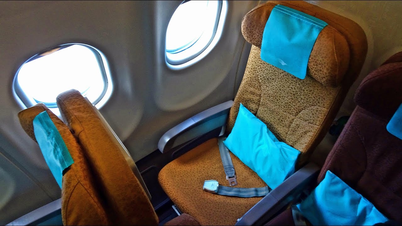 GARUDA's 5*-ECONOMY | SINGAPORE-JAKARTA | GARUDA INDONESIA | A330 - YouTube