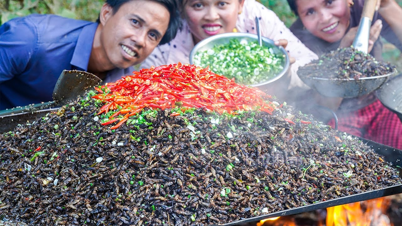 Spicy Crispy Mole Cricket Insect Sesame Frying Recipe in Village ...