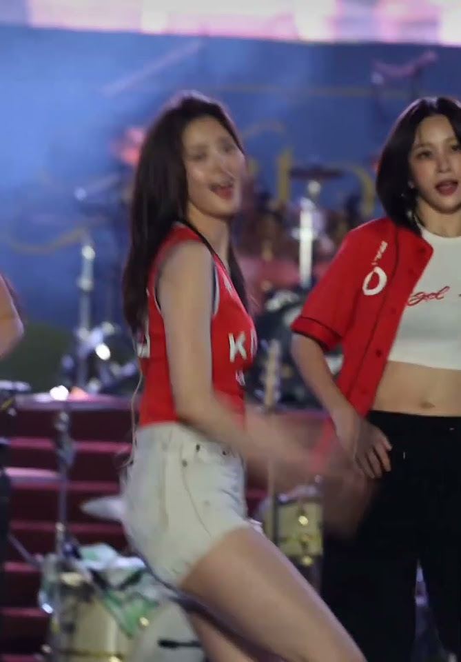 EXID 정화가 휩쓴 고려대축제 #exid #박정화 - YouTube