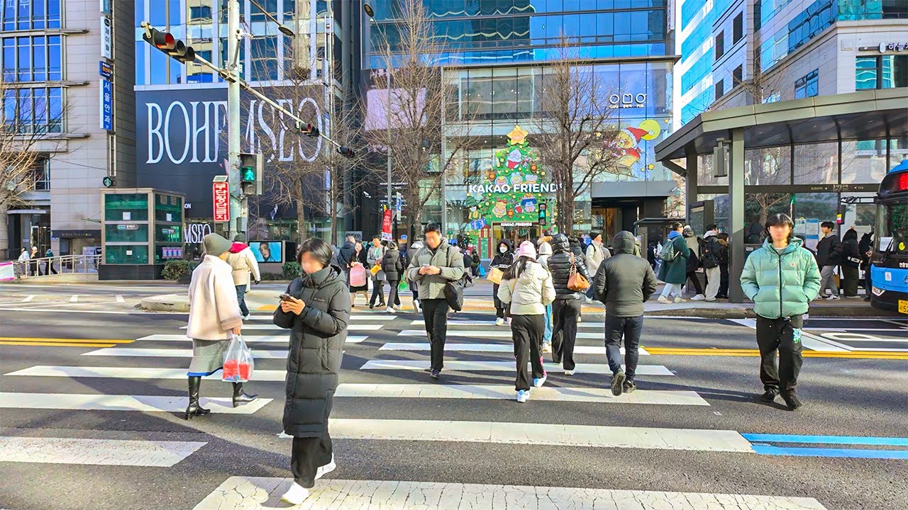 Let's walk on the weekend Hongdae streets in Seoul with -10C | Winter ...