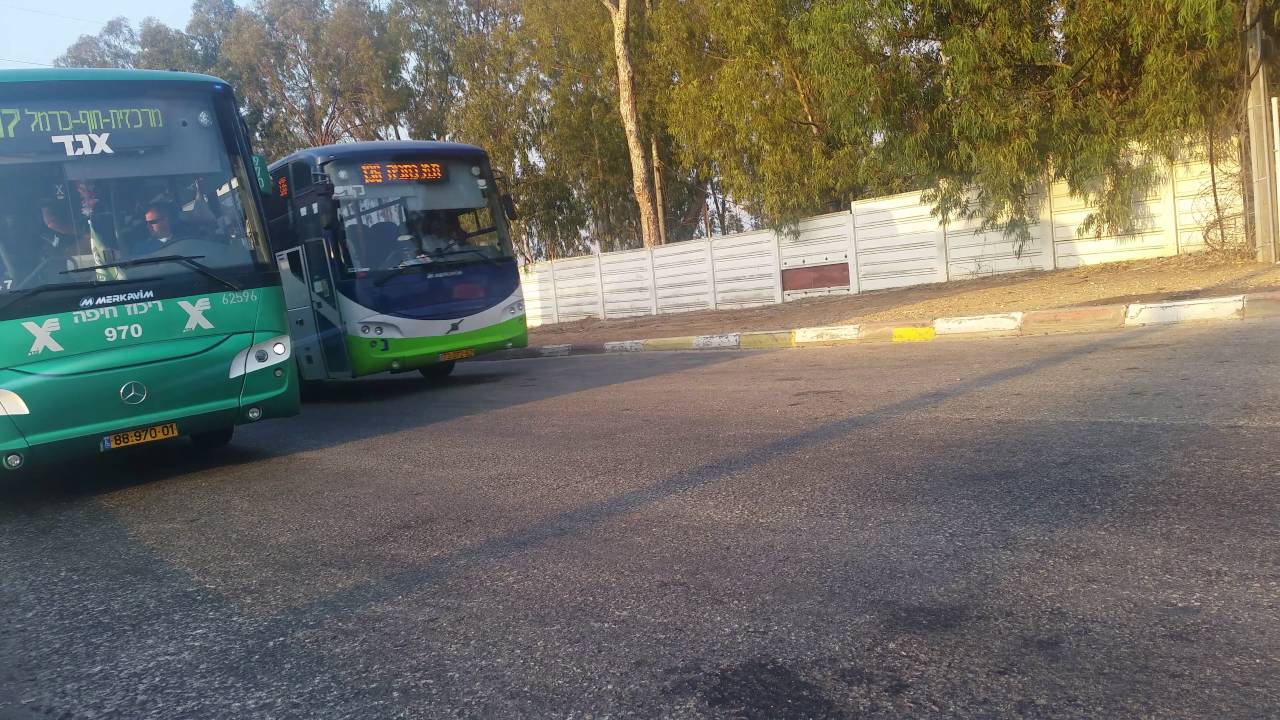 Mercedes Benz Oc500 of Egged on Route 947 and Volvo B7R of Kavim on ...