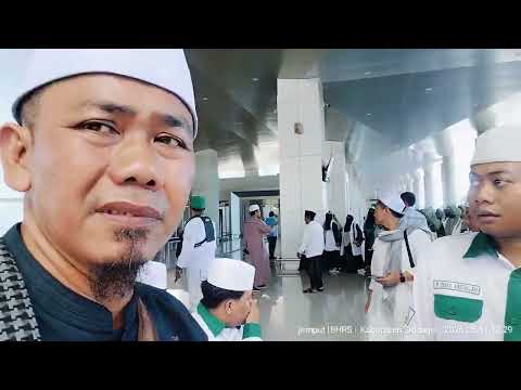 Habib Rizieq tiba di Bandara Juanda Surabaya dan disambut meriah, Senin 11 Mei 2026 siang