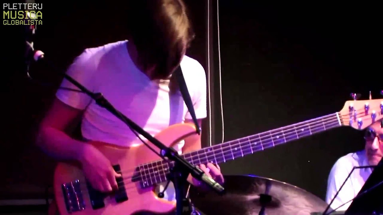 Chris Hinze New Combination, "Akar Akar" - YouTube