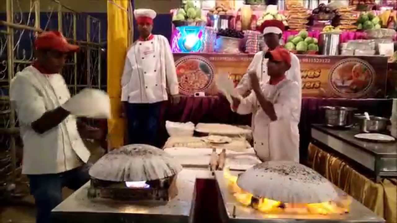 Rumali Roti making in Indian Marriage | The Flying Rumali Roti | Street ...