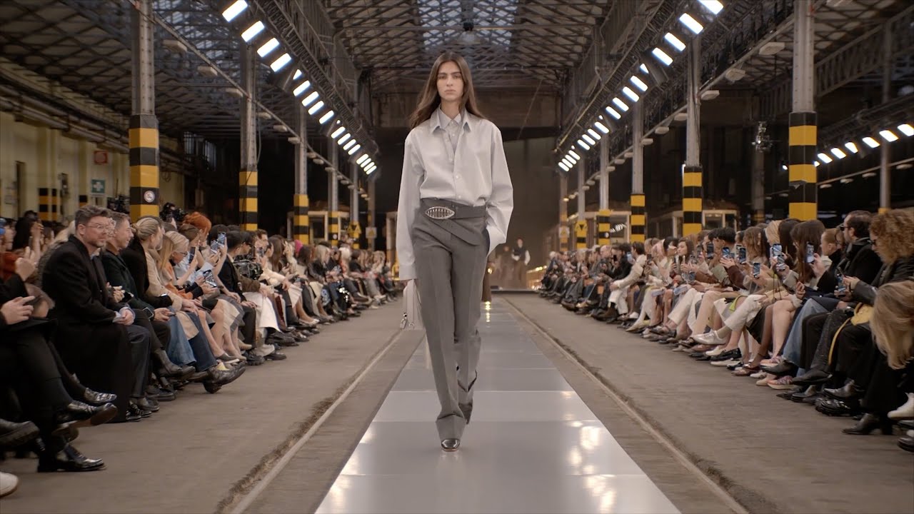 Tod's Fall-Winter 2024 Women's Runway Show | Milan Fashion Week | VRAI ...