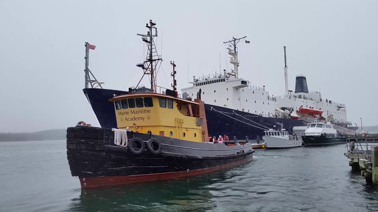 Maine Maritime tug Pentagoet does docking drills - YouTube