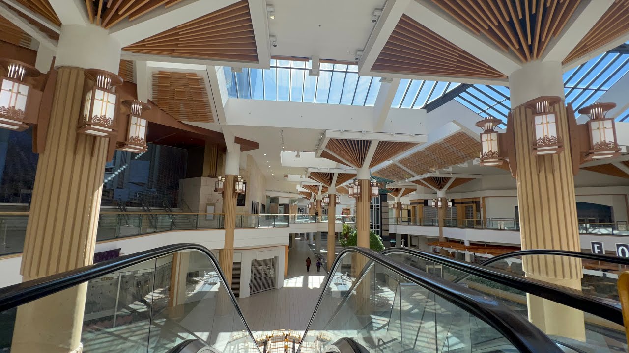 The Final Hours of Stratford Square Mall - YouTube